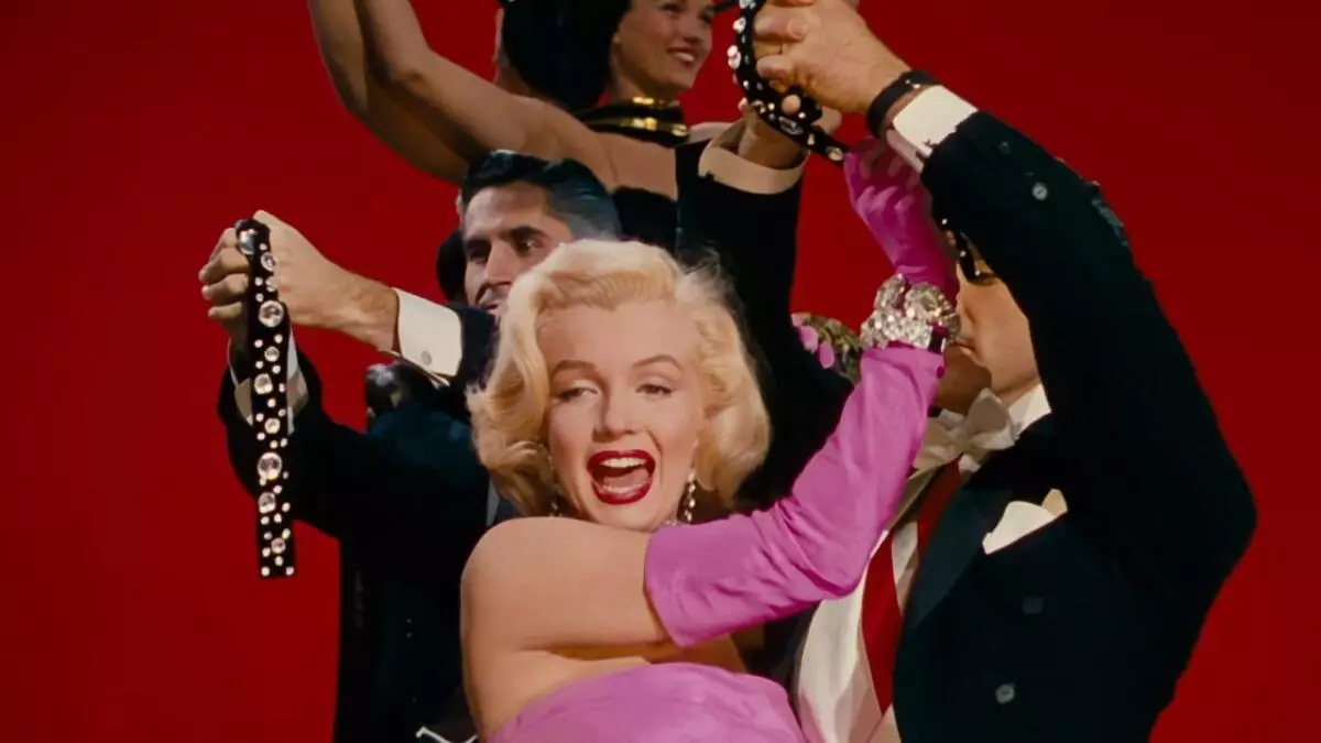 Famous kinonorades. How does Marilyn Monroe shocked the public with pink color and transparent dresses?