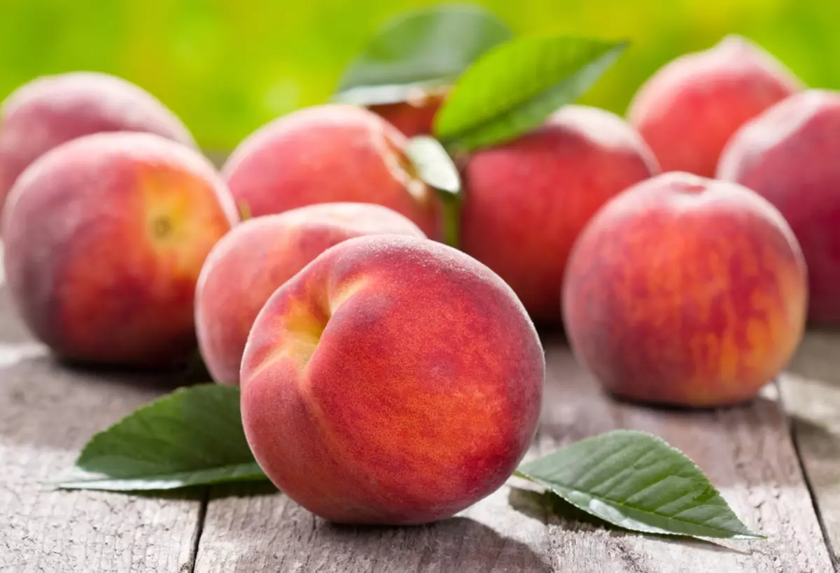 Apa sing migunani kanggo peach lan apa sing bisa sampeyan masak saka dheweke?