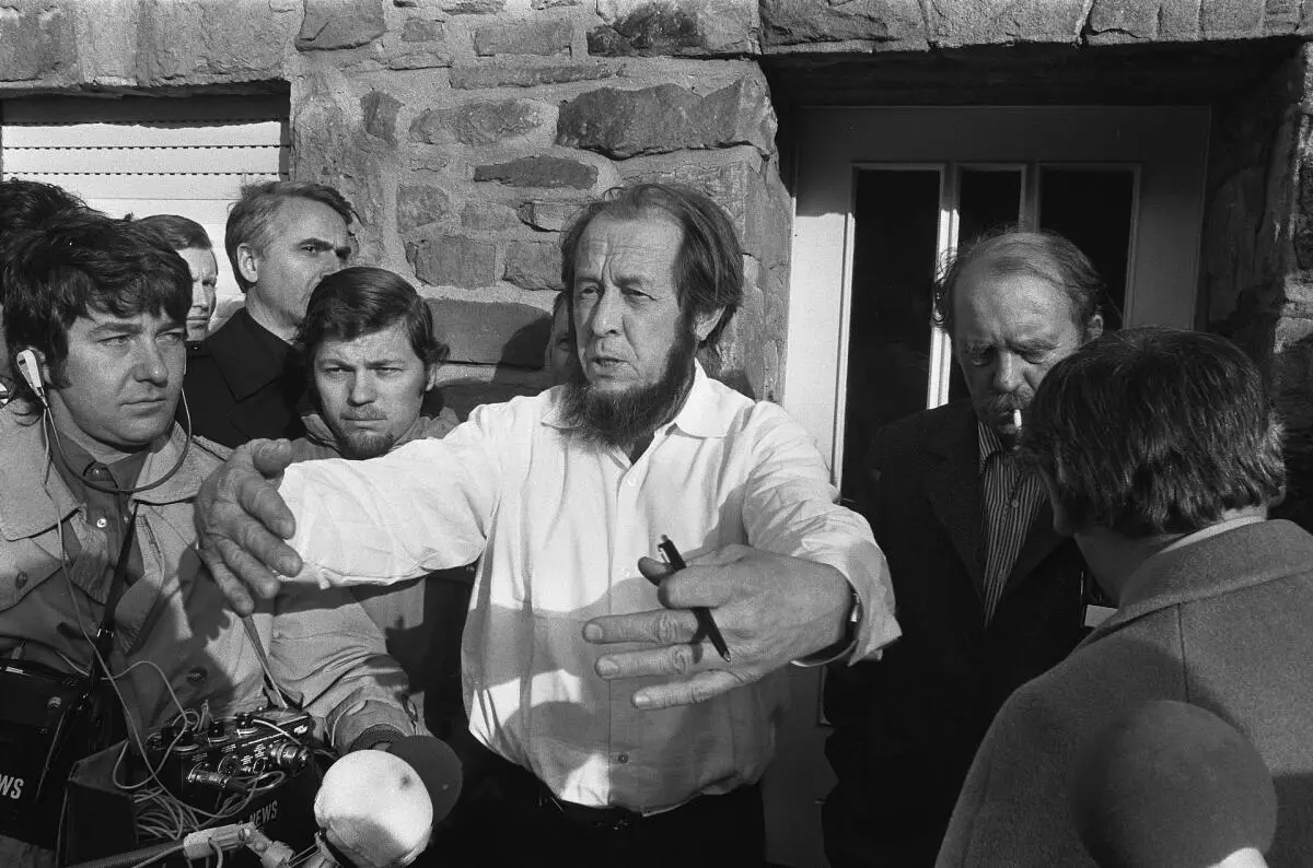 ما الذي ساعد ألكسندر Isaevich Solzhenitsyn في التعامل مع المرض القاتل؟