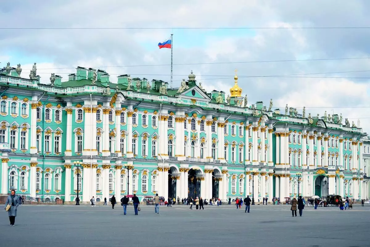 St. Petersburg တွင် 7 ရက်ကြာမည်သည့်နေရာတွင်သွားရမည်နည်း။