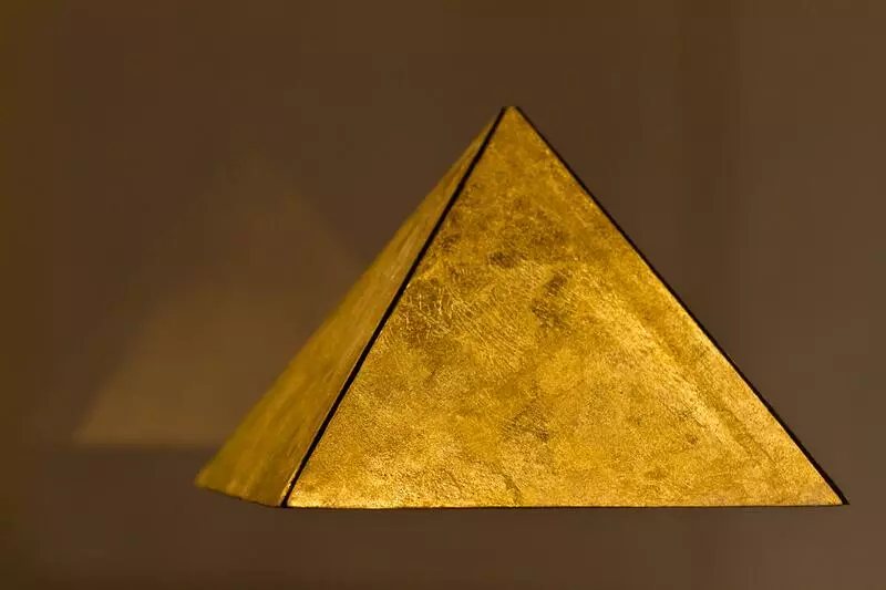 Kedu ihe ego ga-eme Pyramid nke MMM-2011 na-ada? Atụmatụ ndị ọkachamara