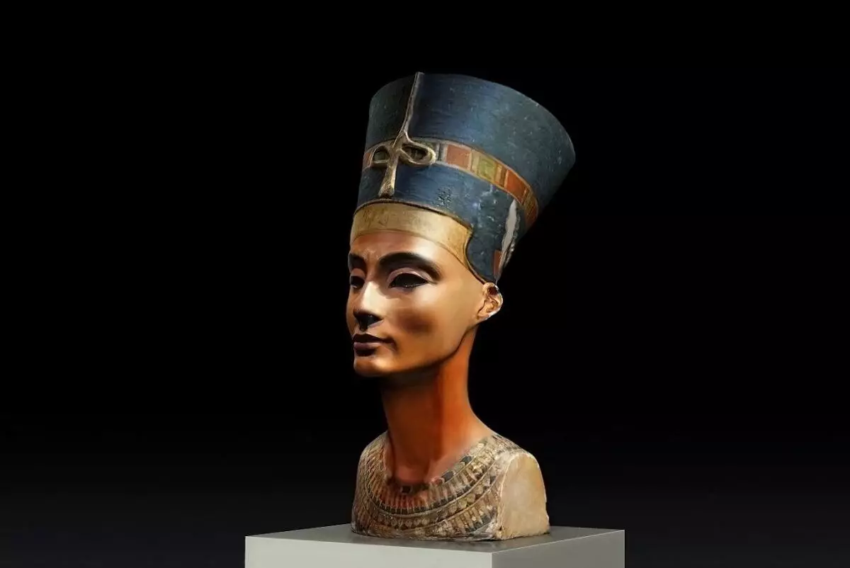 کیوں Nefertiti نہ صرف خاتون خوبصورتی بلکہ حکمت بھی بن گیا ہے؟
