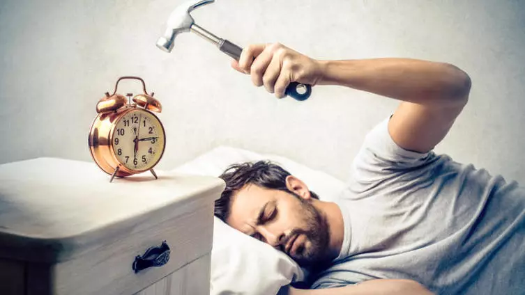 ¿Cómo despertar a un hombre en la mañana trabajadora de manera efectiva?