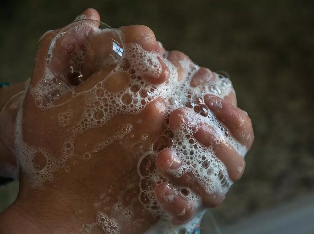 ¿Cal que es rentin les mans abans de menjar? En un escàndol internacional abortiva