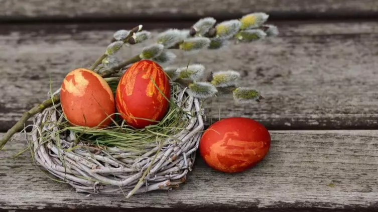 Como pintar ovos de Pascua?