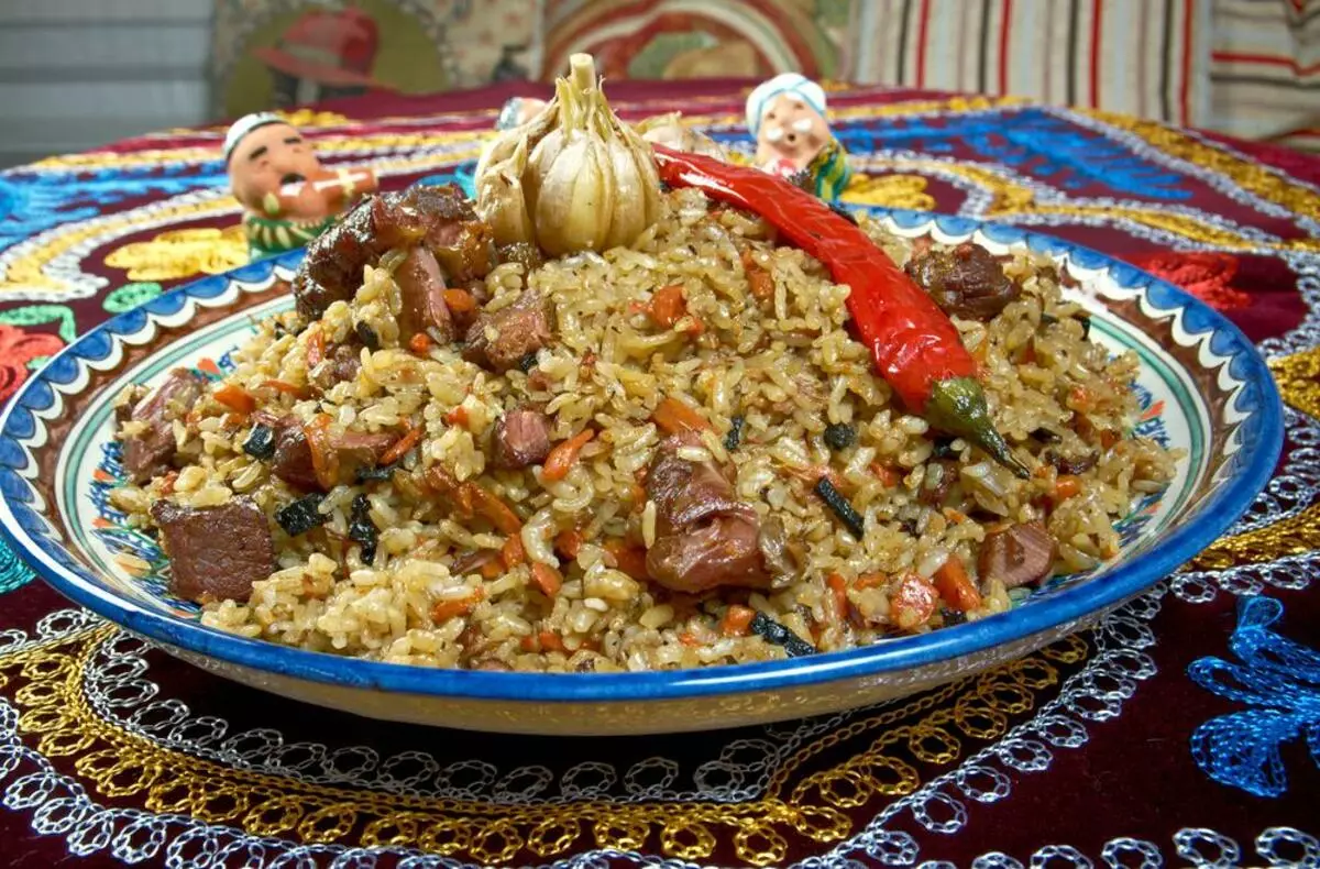 Uzbeks نىڭ Pilaf نى قانداق پىشۇرۇش كېرەك?