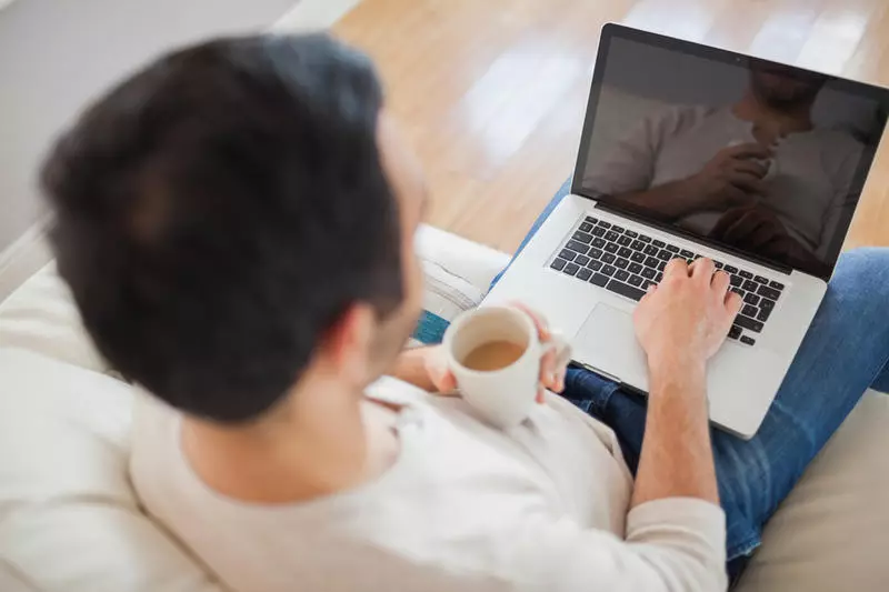 Faʻafefea ona faʻalautele le paʻu o le paʻu o le laptop?