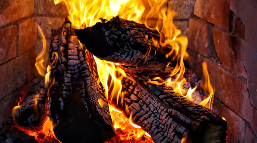 Bagaimana cara menyiapkan kayu bakar?