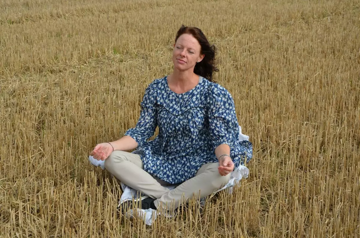 Meditative dem. Nähili aňynyň we ýagdaýda bähbidi bilen dem almak üçin?