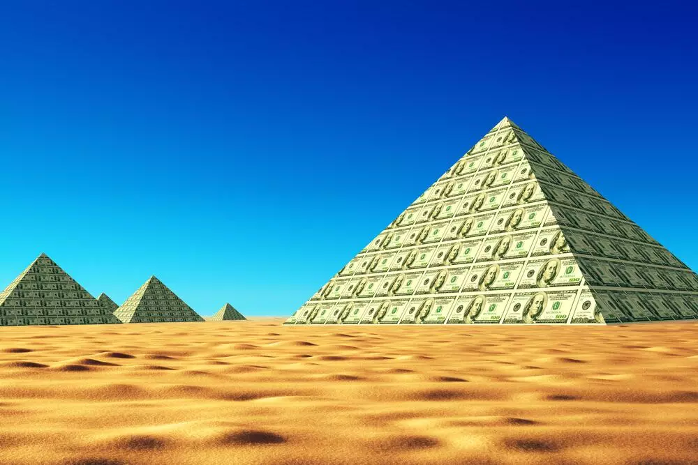 Pyramid ego. Kedu ka ị ga-esi banye na anyaukwu gị?