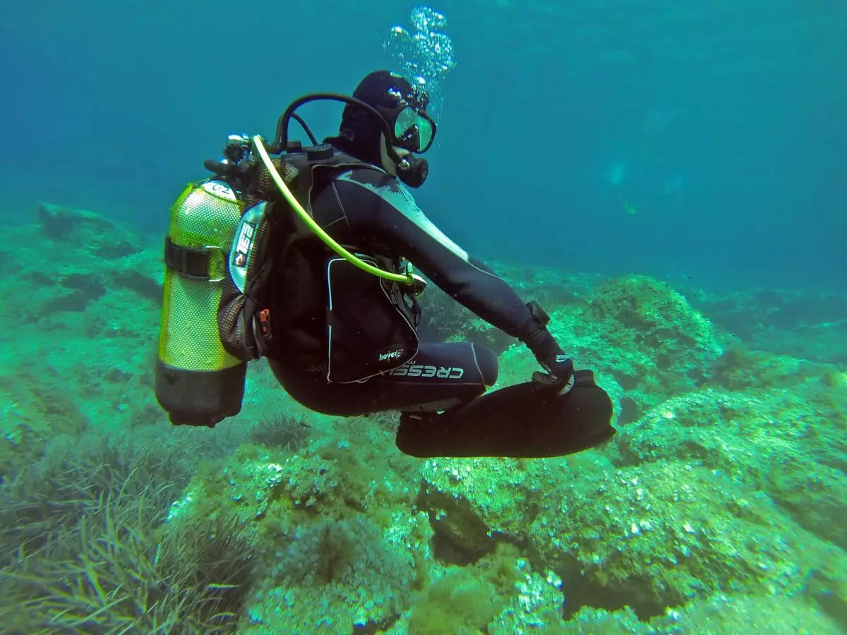 Kif tagħmel l-ewwel adsa sigura ma 'Aqualung?