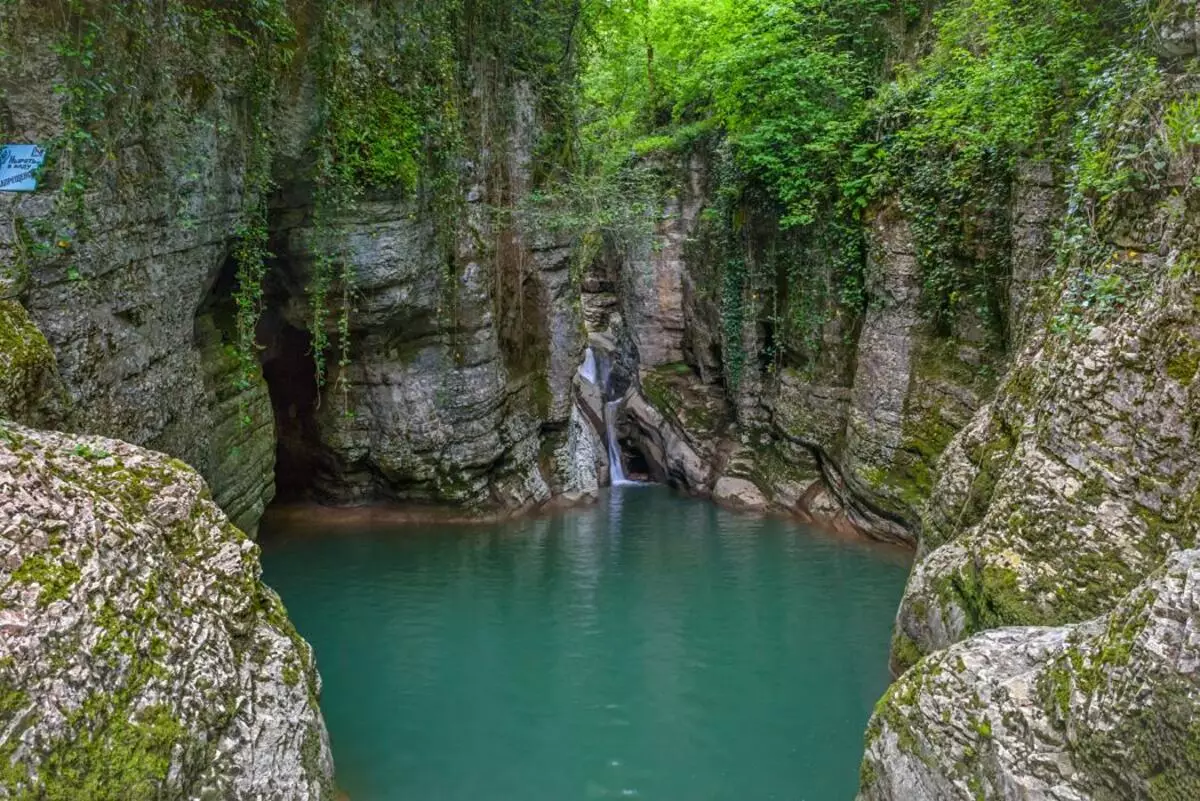 Que é interesante para Sochi? Waterfalls Hosts and Adler