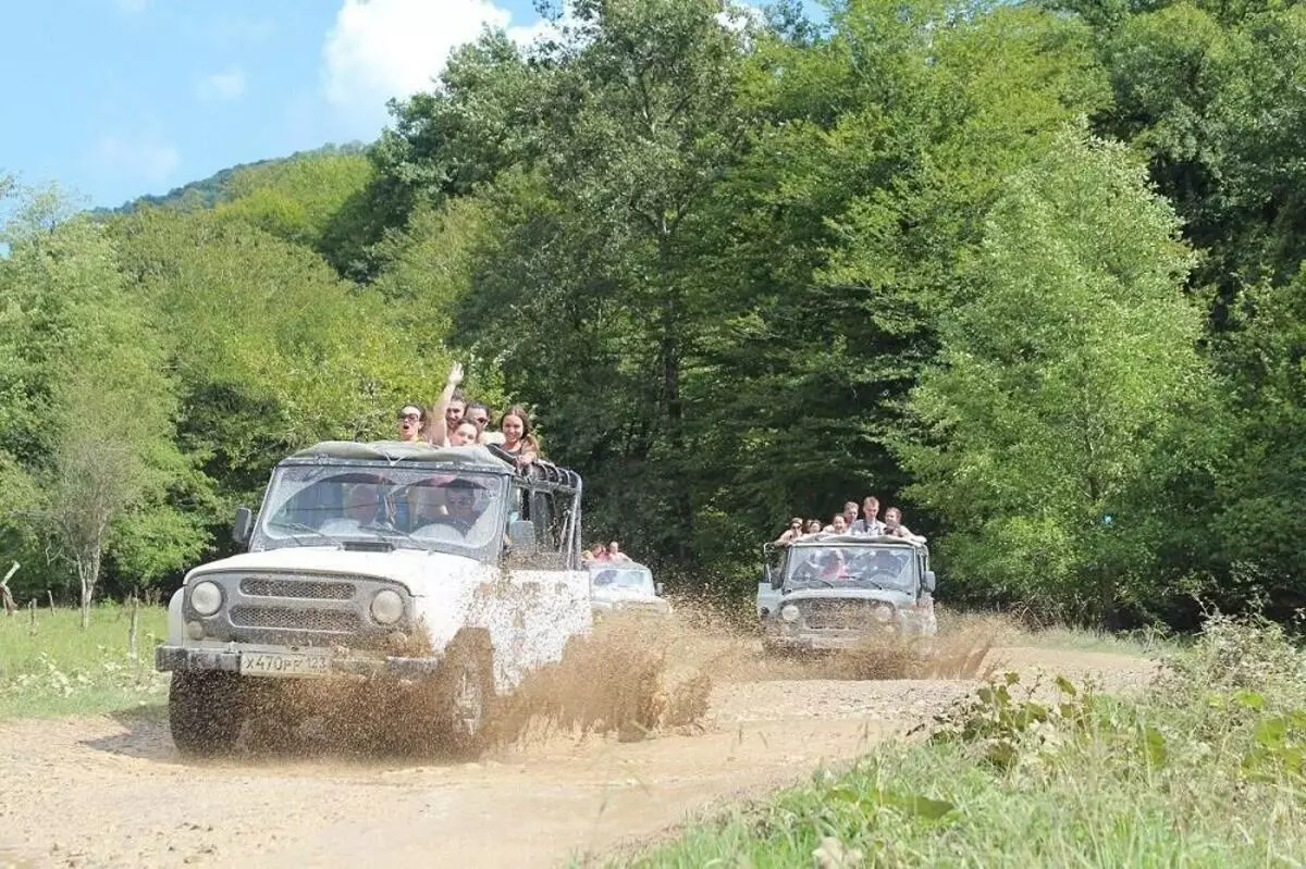 X'inhu Interessanti għal Sochi? Jeeping.