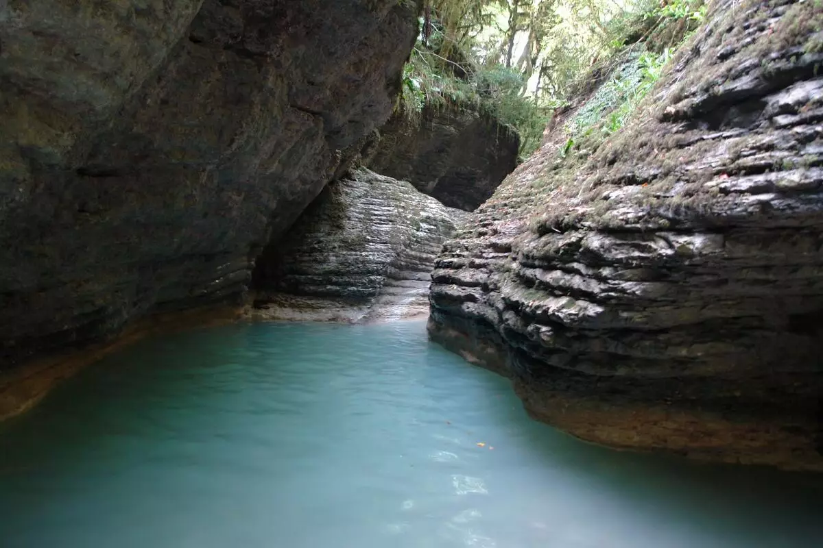 Wat is interessant voor Sotchi? Canyons van de rivier de Psaho