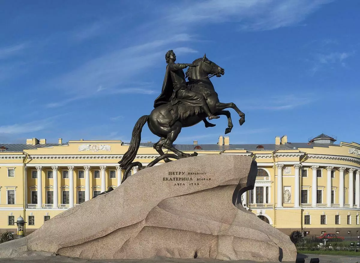 Monumen apa di St. Petersburg yang paling tidak biasa?