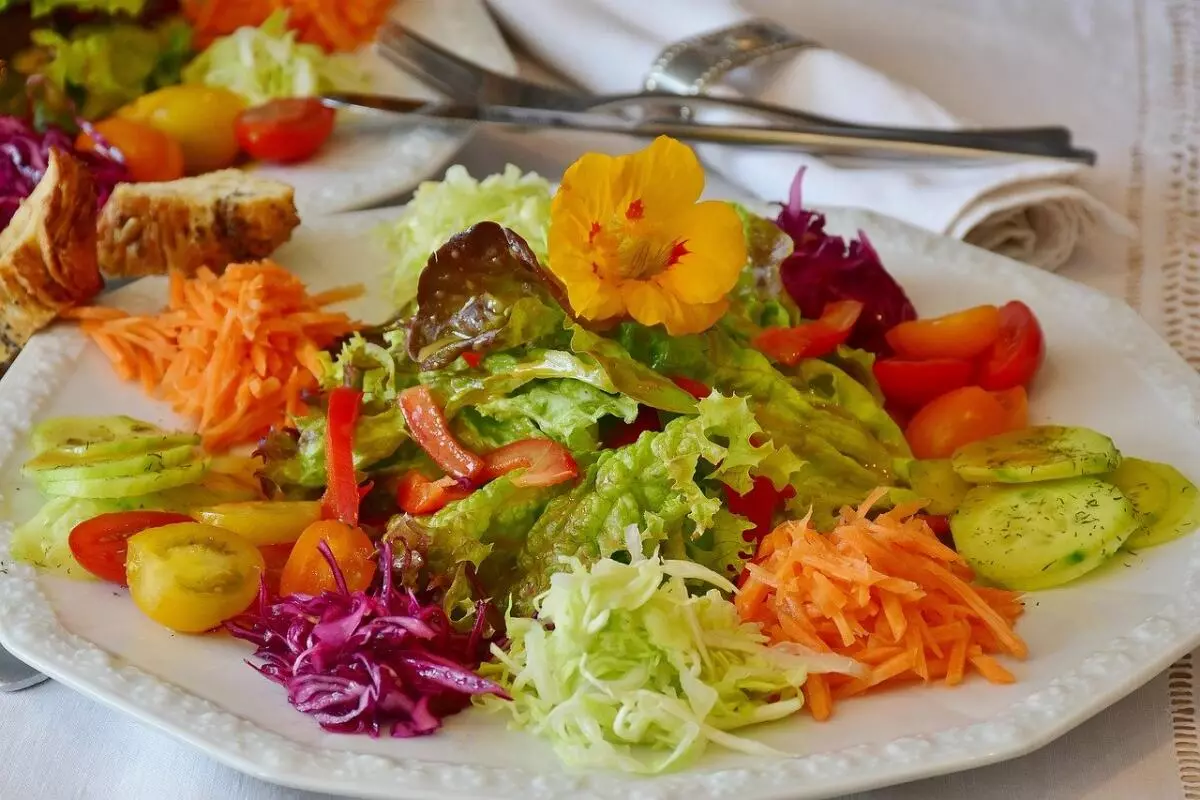 Salada "caleidoscópio". O que é mais fácil?