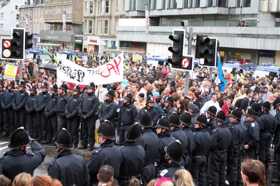 Anti-globalistický protest v Edinburghu před summitem G8