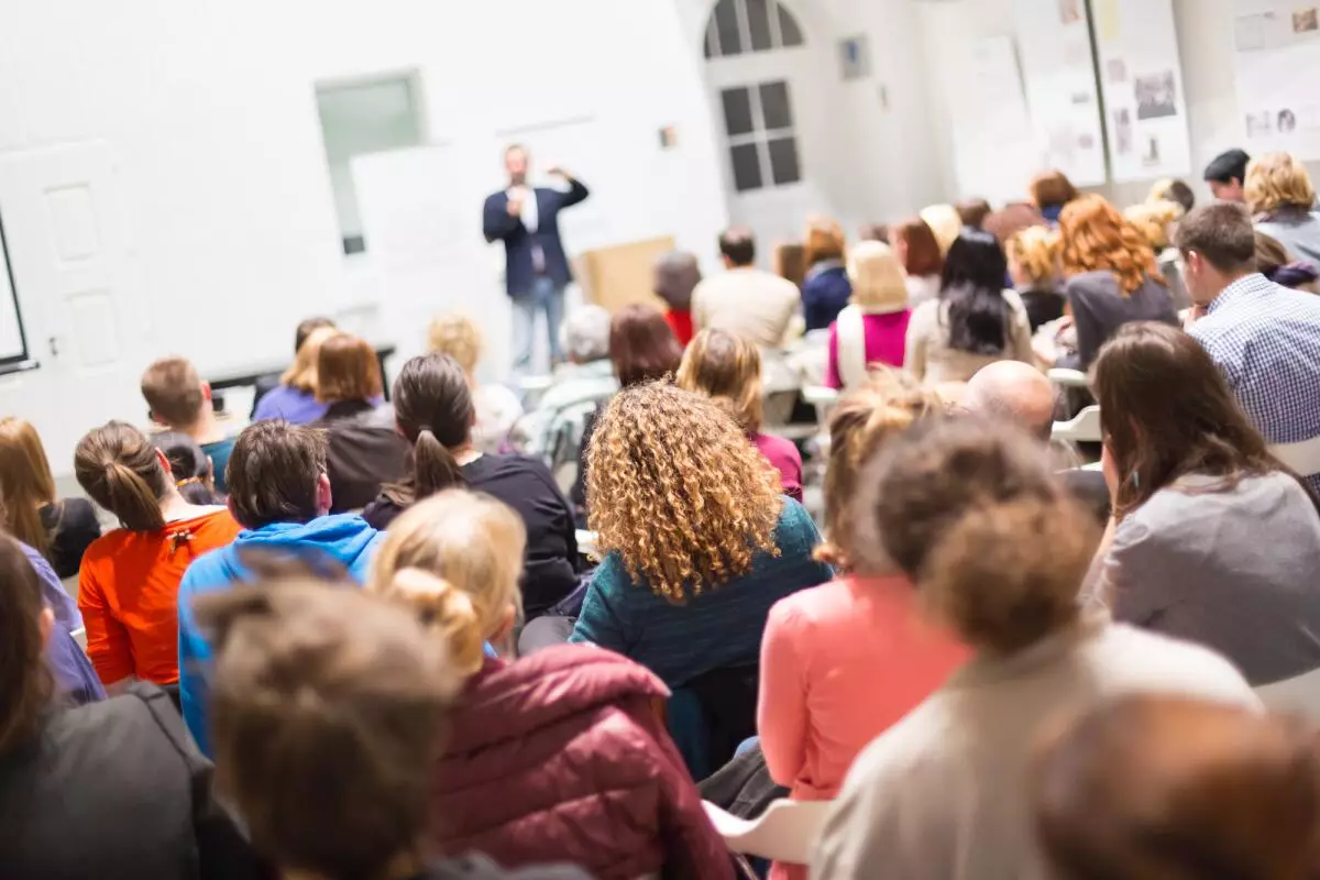 Com superar la por a l'audiència i dur a terme una presentació eficaç?