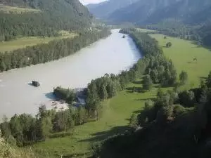 Antaŭ la unua deveno sur la ĉevalo. Vido de Katun.