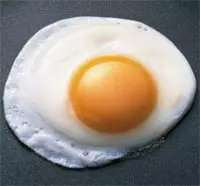 अंडी पासून शिजविणे काय? त्वरीत, चवदार, फक्त ... 16235_1