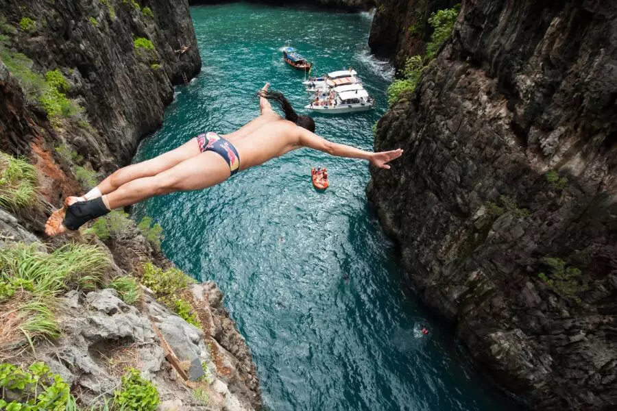 Diving Diving: Ni nini? Wewe tu, maji na urefu ...