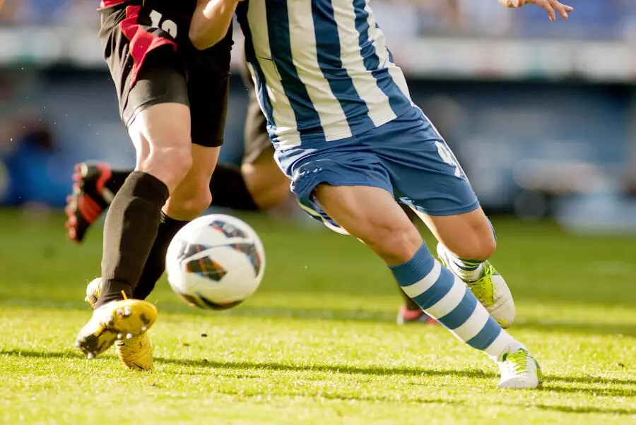 Wie haben Sie den Fußball zu verschiedenen Zeiten verschiedener Nationen gespielt?