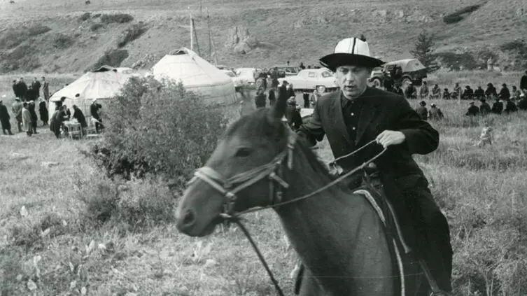 Sergey Vasilyevich Vikulov Reiten auf Pferd