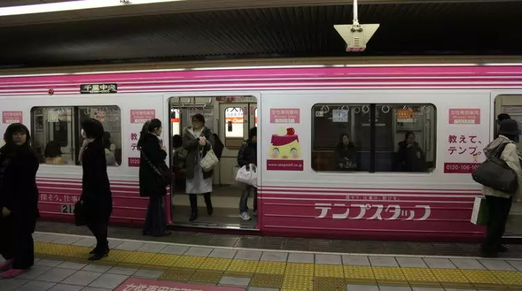 Bikangna mobil di Tokyo metro