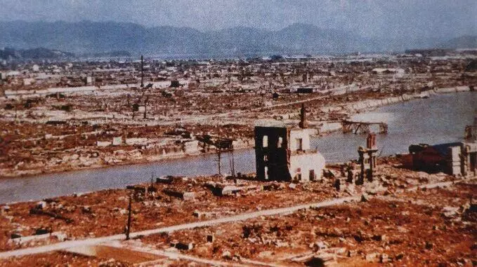 Luchtfoto van Hiroshima vernietigd door een explosie van een Amerikaanse atoombom