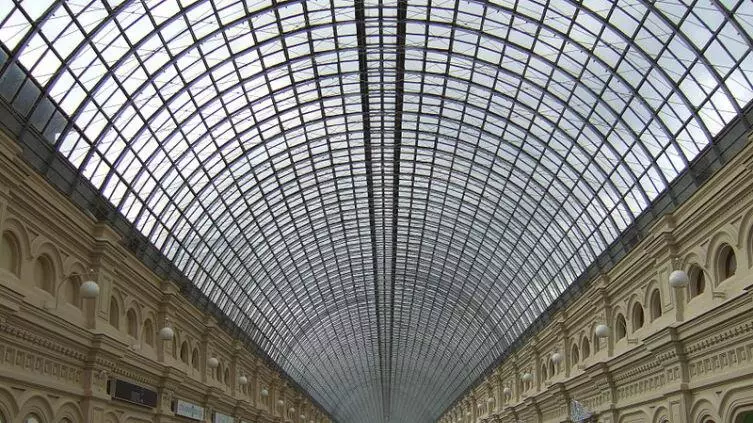 La superposición de vidrio de metal del zumbido del diseño de Shukhov, Moscú, 2007