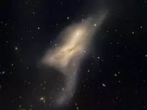 بېلىق يۇلتۇز تۈركۈمىدىكى Galaxies نىڭ سوقۇلۇشى