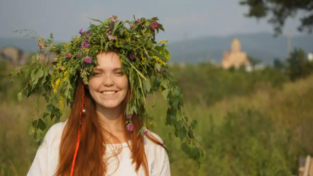 Iza no nanome voninahitra an'i Rosia tamin'ny alin'ny i Ivan Kupala?