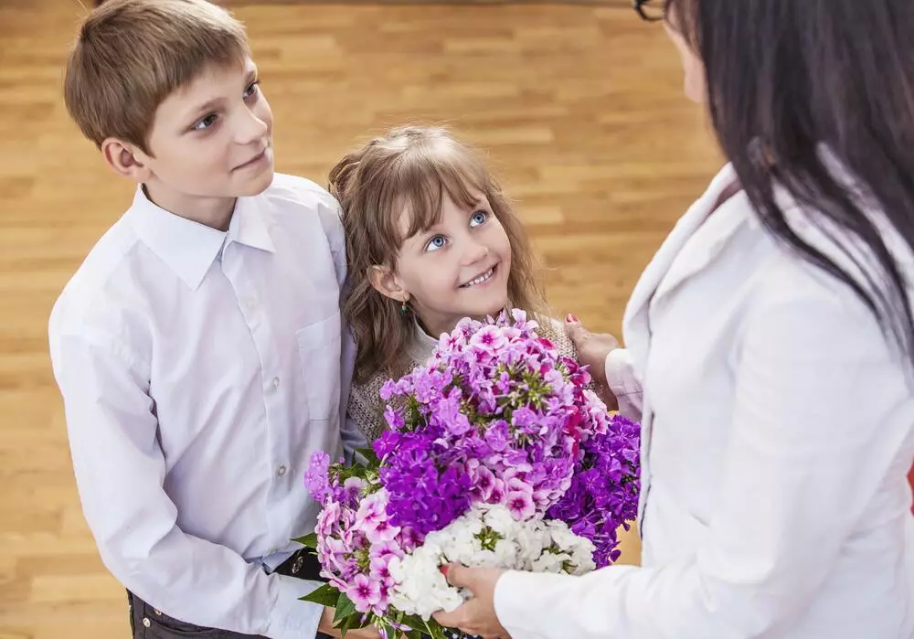 Sveikiname savo mokytojus! Ir ką mes žinome apie atostogų istoriją?