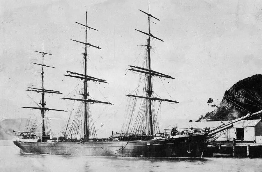 Yeni Zelanda Limanı'nda Yelkenli "Malboro", 1876