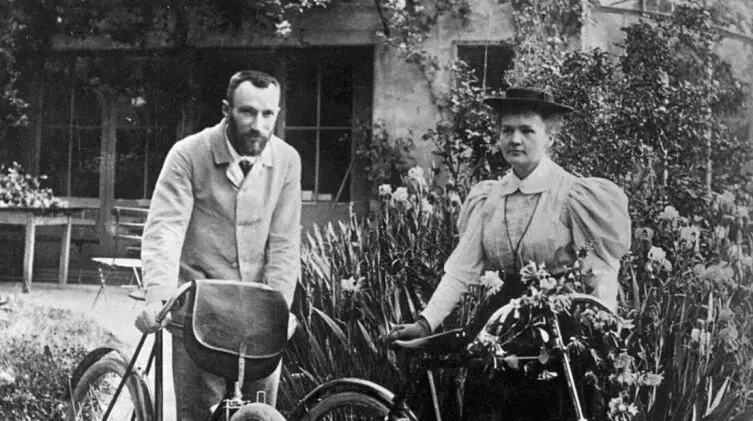 Pierre at Maria Curie.