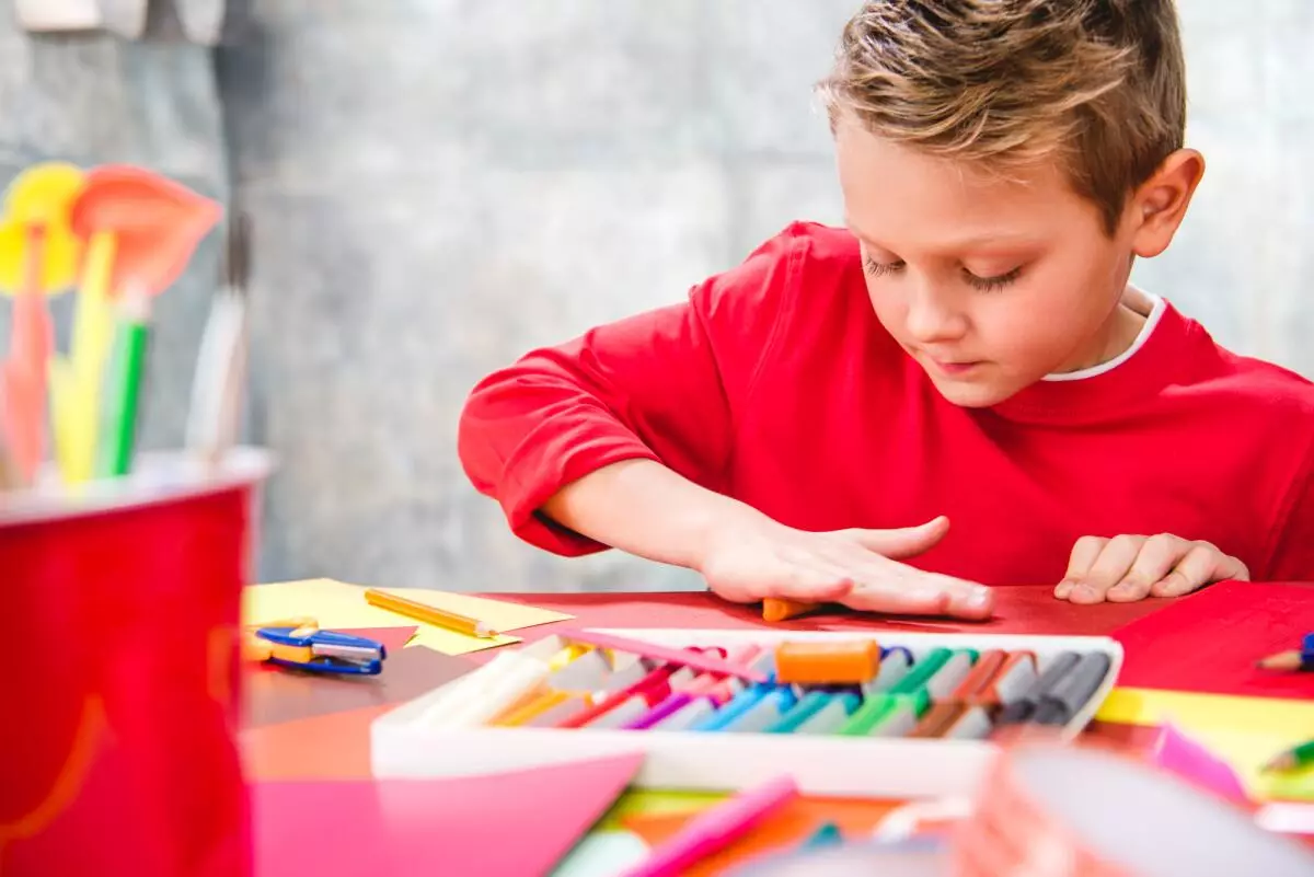 "Maman, moi moi-même!" Comment enseigner une indépendance d'une enfance?