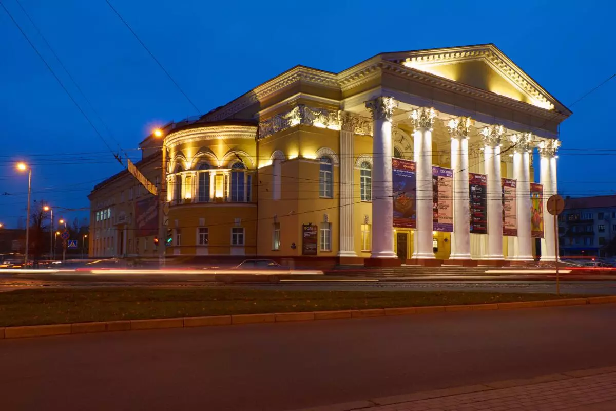 Ang pasundayag nga "Unsa ang Espirituhanang Butler?" Giunsa ang Premiere sa Kaliningrad Regaral Drama Teater?