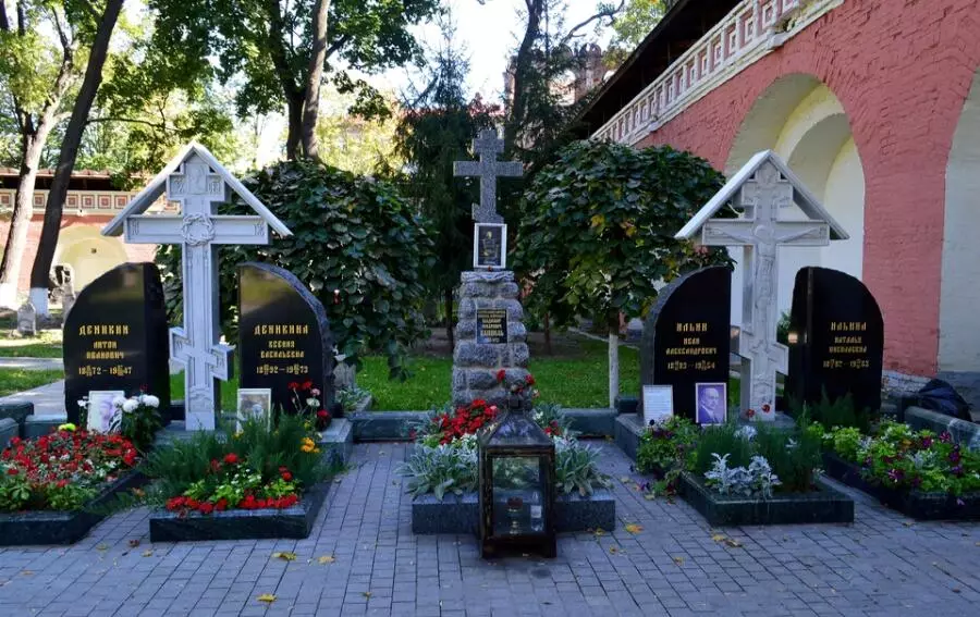 La tomba de Denikin i Ilyin general Kappel al Monestir Donskoy, Moscou