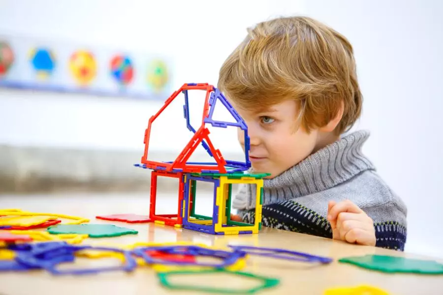 Matematik til børn. Hvordan man får bekendt med geometriske figurer?