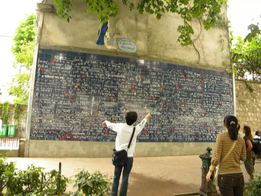 Парис дахь хайрын хана