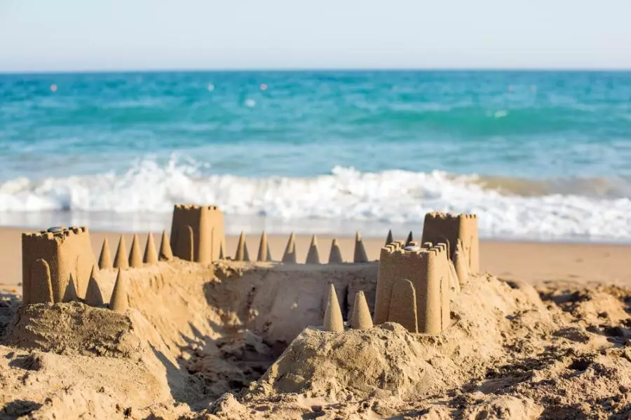 Si janë të vërtetat në kështjellat në rërë?