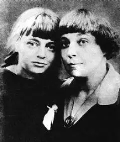 Marina Tsvetaeva và Ariadna Efron