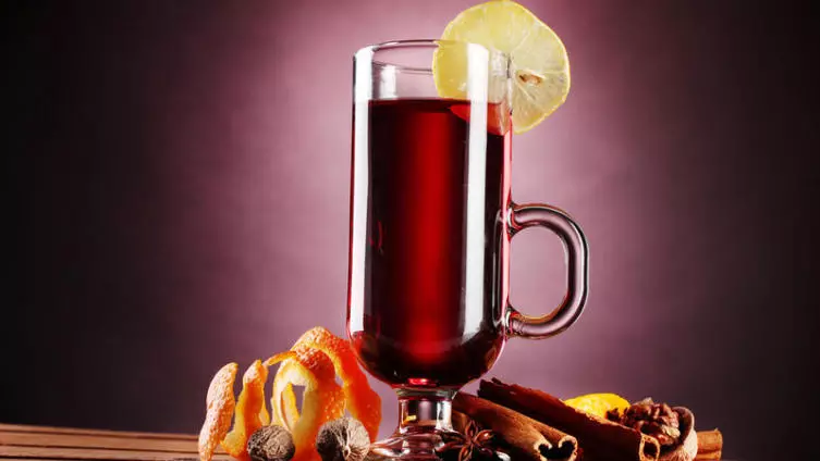 Alkolsüz mulled şarabı nasıl pişirilir?