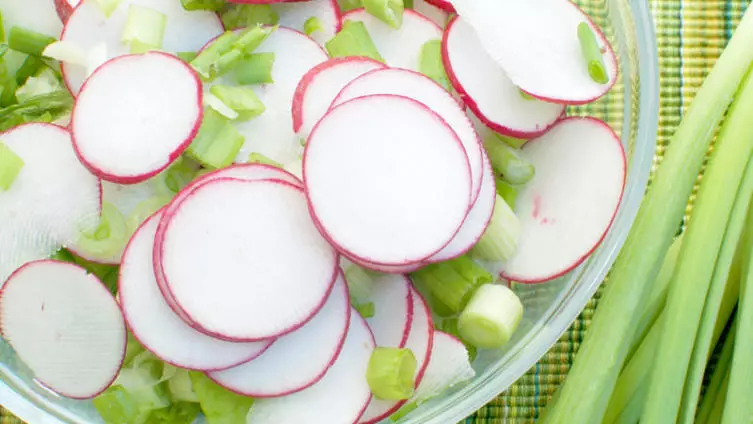 Dual joys. How to prepare spring salads? 33819_1