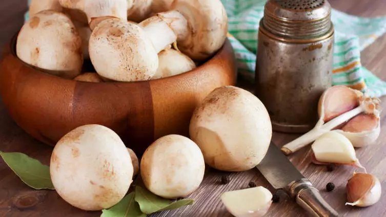 Hoe kinne jo lekkere marineare champignons koekje?