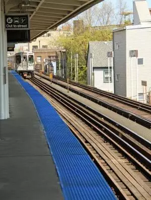 Metra, trên yn yr orsaf