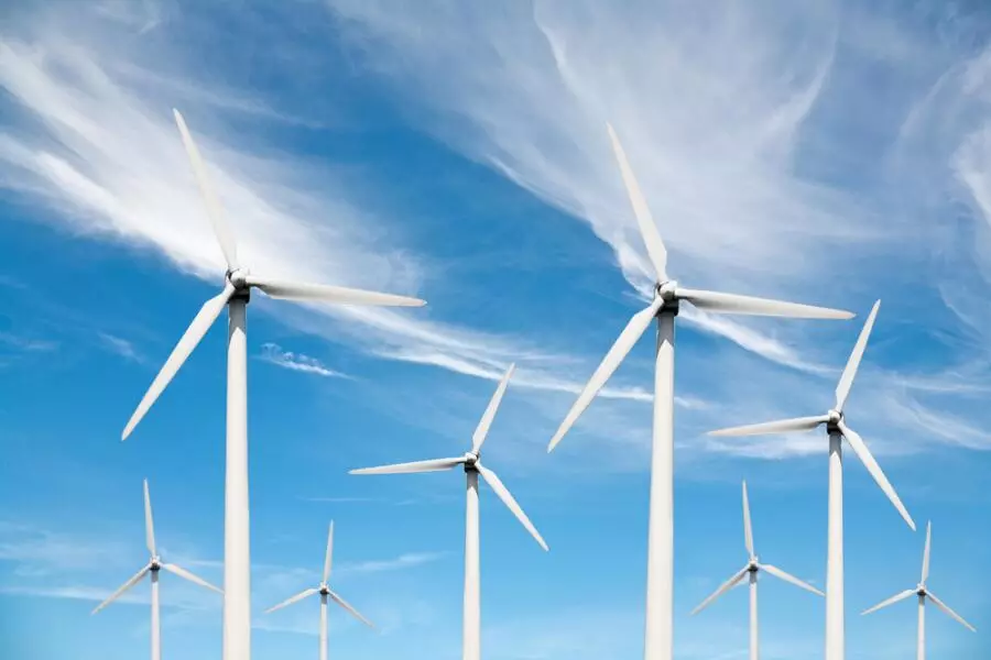 What are the advantages and disadvantages of wind energy?