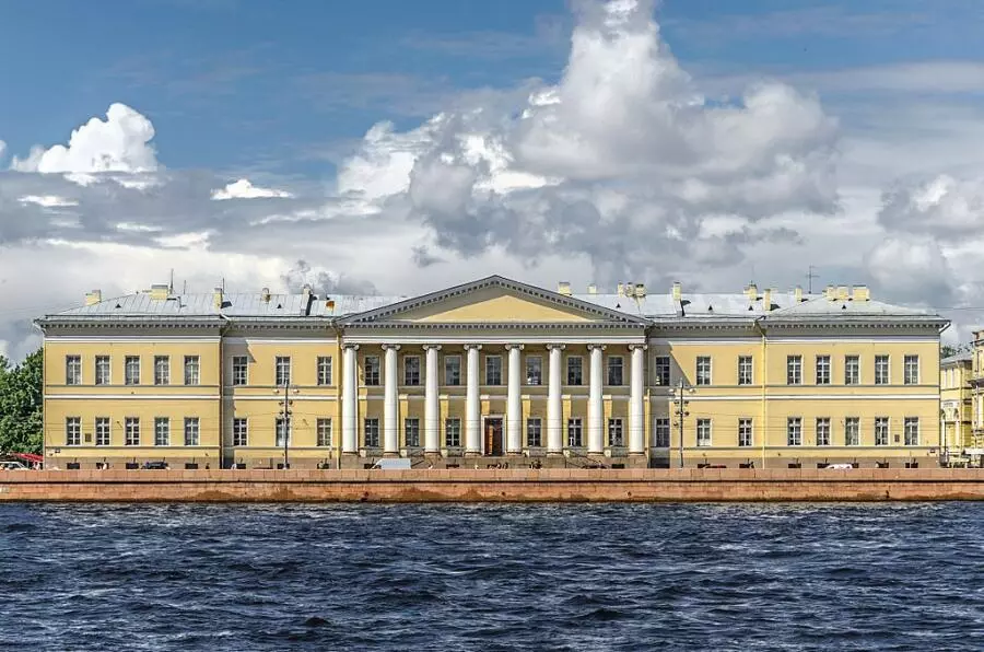 ການກໍ່ສ້າງຂອງ St. Petersburg Academy ຂອງວິທະຍາສາດກ່ຽວກັບ Vasilyevsky Island