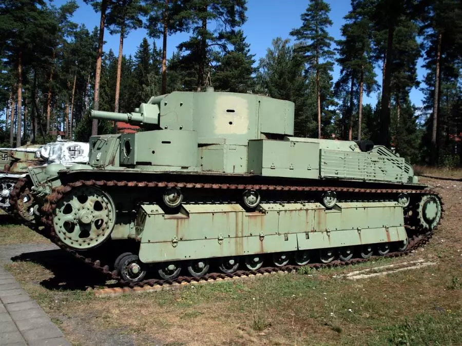 T-28E Tank mukutsanangurwa kweTangi Museum muParol, Finland