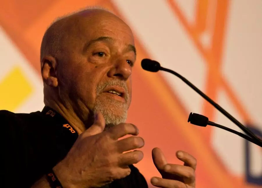 Paulo Coelho.